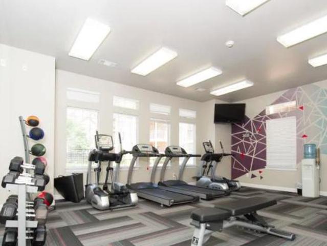 2 Br, 2 bath, Apartment 14025 N Eastern Ave