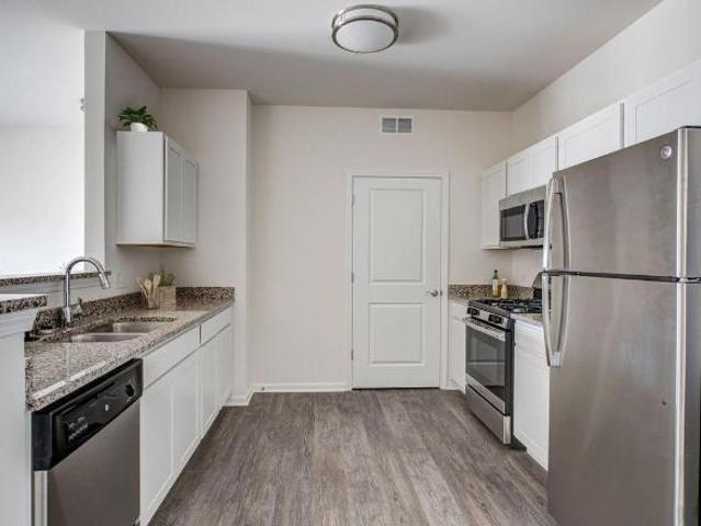 2 Br, 2 bath, Apartment 14158 S Hilltop Ln