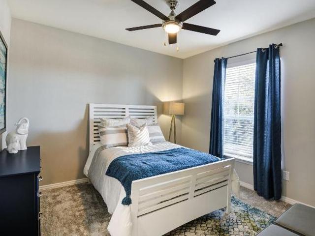 2 Br, 2 bath, Apartment 1420 W McDermott Dr
