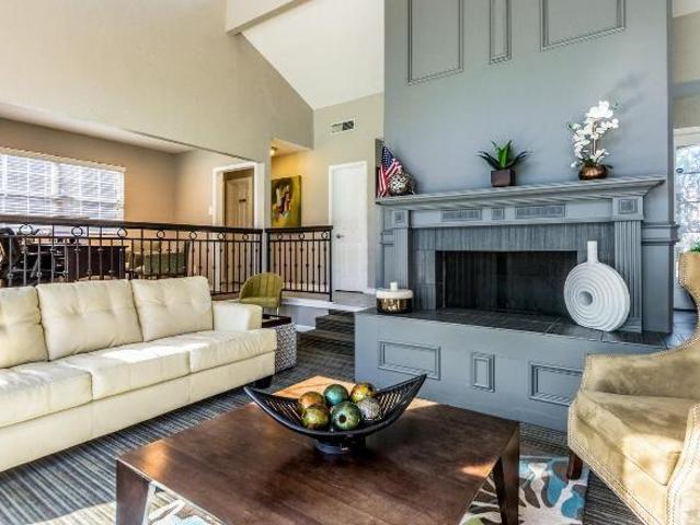 2 Br, 2 bath, Apartment 14222 Dallas Parkway