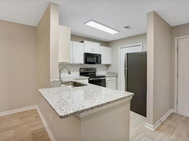 2 Br, 2 bath, Apartment 1425 Old Trolley Rd