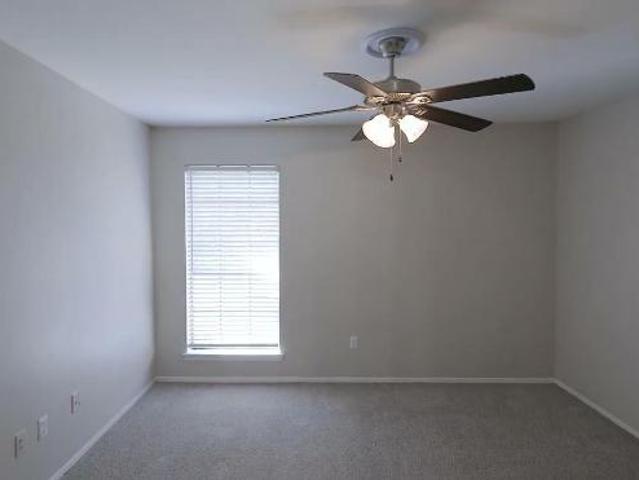 2 Br, 2 bath, Apartment 1433 Regal Drive