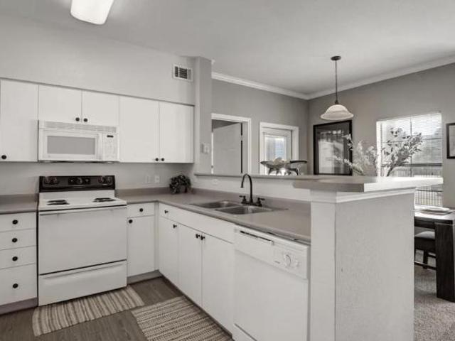 2 Br, 2 bath, Apartment 14300 North May Avenue