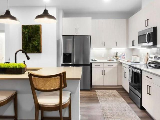 2 Br, 2 bath, Apartment 15400 W Monte Vista Rd