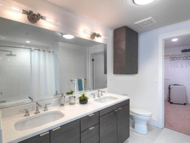 2 Br, 2 bath, Apartment 1540 N Vine St