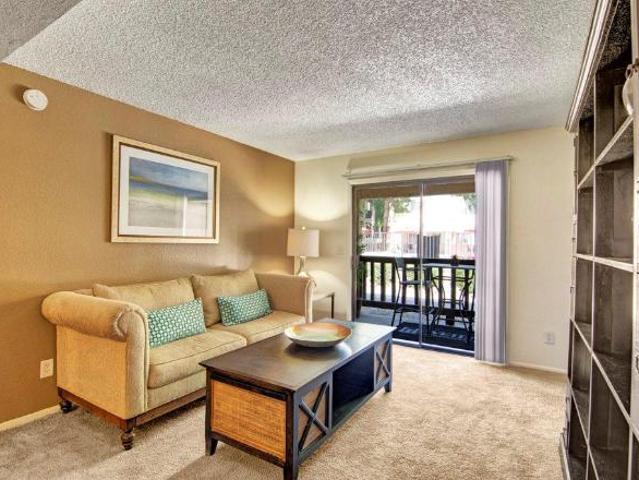 2 Br, 2 bath, Apartment 15434 N 32nd St