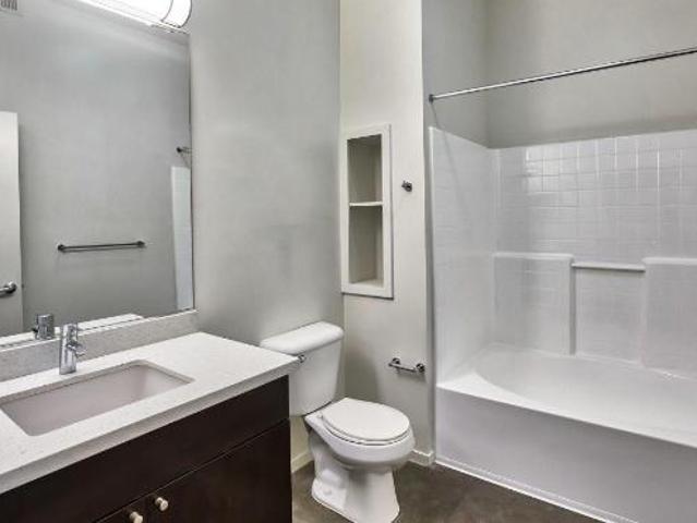 2 Br, 2 bath, Apartment 1555 Vine St