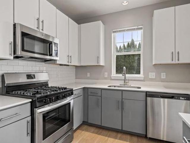 2 Br, 2 bath, Apartment 155 King Street