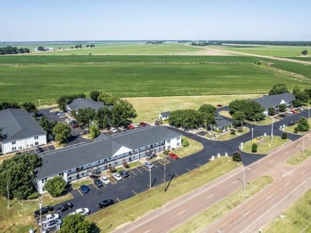 2 Br, 2 bath, Apartment 1565 Fitzgeralds Boulevard