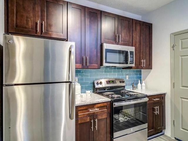 2 Br, 2 bath, Apartment 1570 Sheridan Road NE