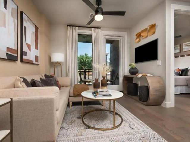 2 Br, 2 bath, Apartment 15826 N Scottsdale Rd