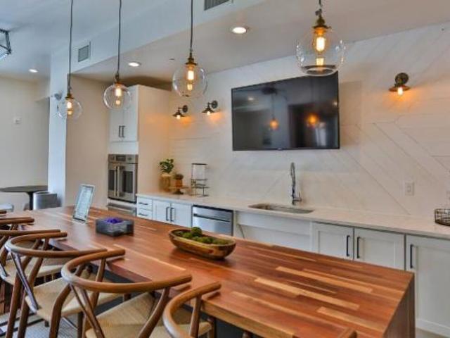 2 Br, 2 bath, Apartment 15902 White Street