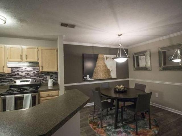 2 Br, 2 bath, Apartment 1500 Ridge Brook Trl