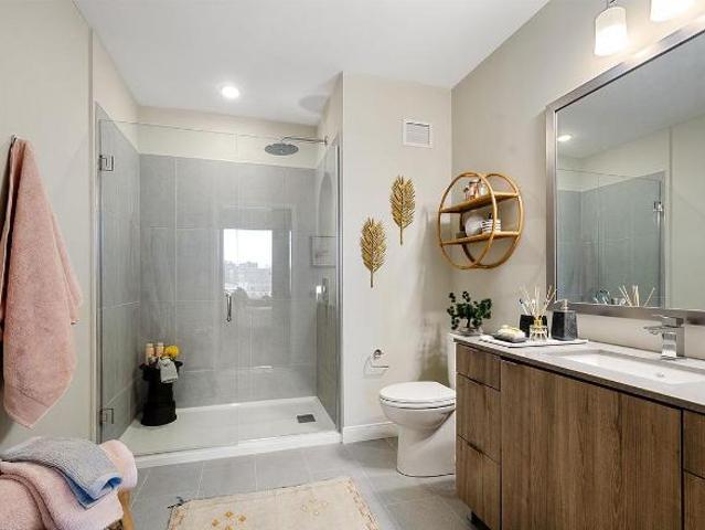 2 Br, 2 bath, Apartment 1500 Sherman Ave
