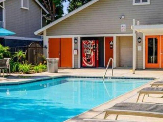 2 Br, 2 bath, Apartment 150 Drake St