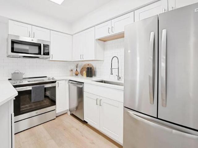 2 Br, 2 bath, Apartment 150 S Roosevelt Rd