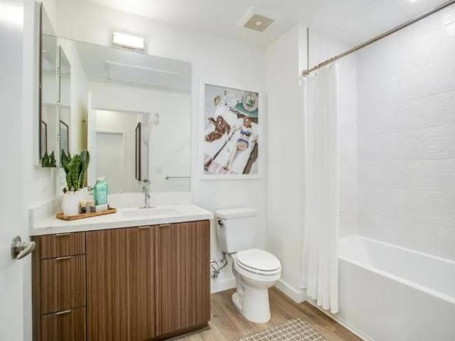 2 Br, 2 bath, Apartment 150 W ocean Blvd