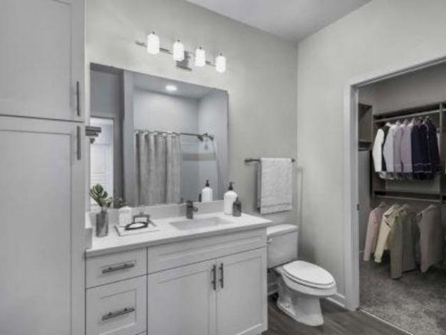 2 Br, 2 bath, Apartment 1510 Scott Ave