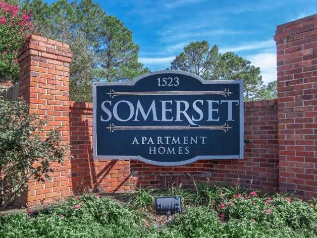 2 Br, 2 bath, Apartment 1523 E County Line Rd