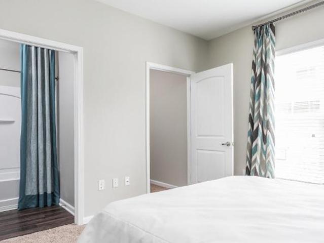 2 Br, 2 bath, Apartment 1524 Woodfield Creek Dr