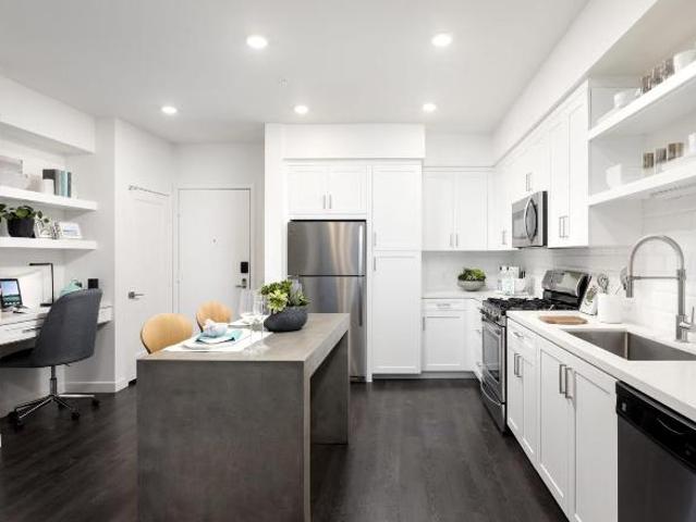 2 Br, 2 bath, Apartment 1660 Metro Avenue