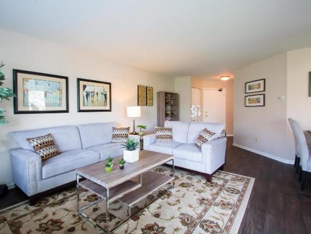 2 Br, 2 bath, Apartment 1690 Covington Ct
