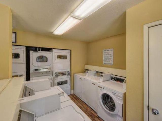 2 Br, 2 bath, Apartment 1600 Canyon Terrace Ln
