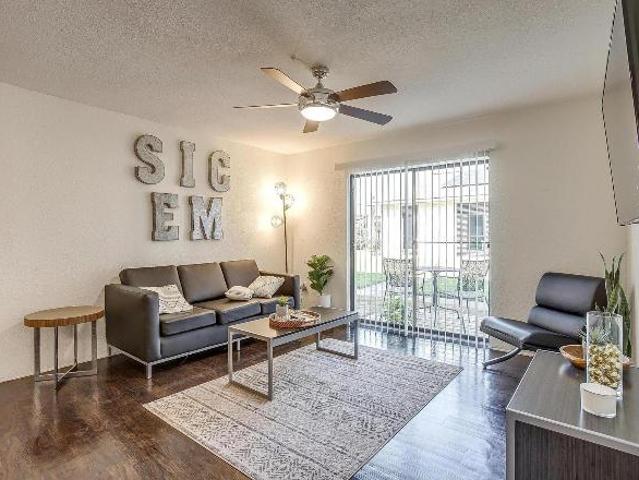 2 Br, 2 bath, Apartment 1600 S Martin Luther King Jr Blvd