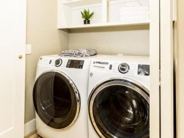 2 Br, 2 bath, Apartment 1600 Standiford Ave