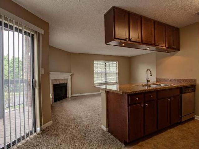 2 Br, 2 bath, Apartment 1601 W Woods Dr