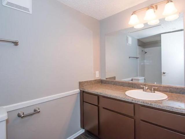 2 Br, 2 bath, Apartment 1601 Weyland Drive