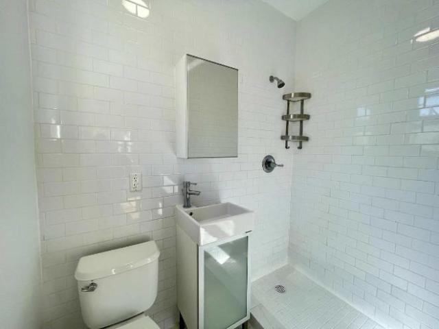 2 Br, 2 bath, Apartment 1602 Meridian Ave