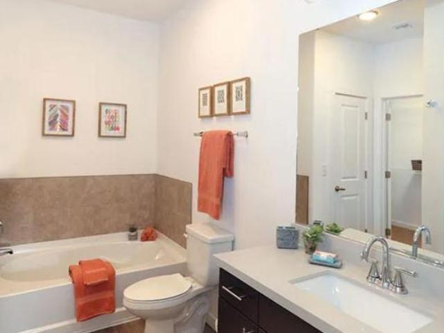 2 Br, 2 bath, Apartment 1607 17th St W