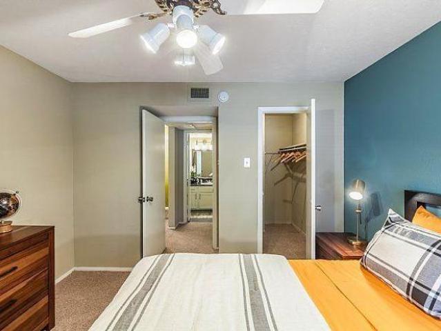 2 Br, 2 bath, Apartment 1604 Ridge Haven Drive
