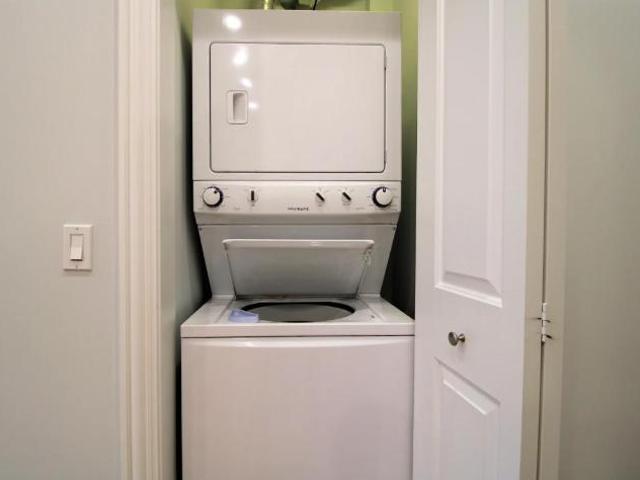 2 Br, 2 bath, Apartment 1609 W Warren Blvd