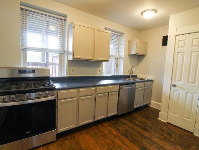 2 Br, 2 bath, Apartment 1610 Sycamore Street