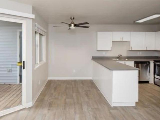 2 Br, 2 bath, Apartment 1616 NE 16th Way