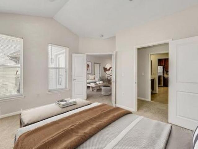 2 Br, 2 bath, Apartment 1620 E Jefferson St