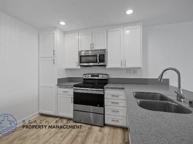 2 Br, 2 bath, Apartment 1625 Redondo Ave