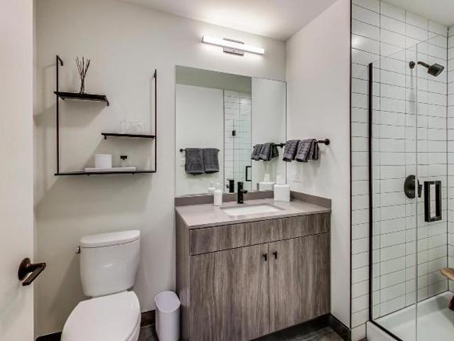2 Br, 2 bath, Apartment 1744 N Western Ave