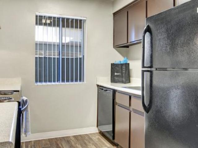 2 Br, 2 bath, Apartment 17617 N 9th St