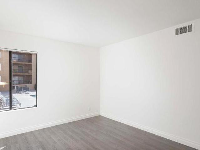 2 Br, 2 bath, Apartment 17730 Lassen St