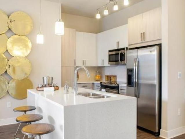 2 Br, 2 bath, Apartment 1777 N Record St