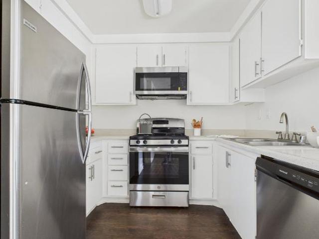 2 Br, 2 bath, Apartment 17810 Merridy Street