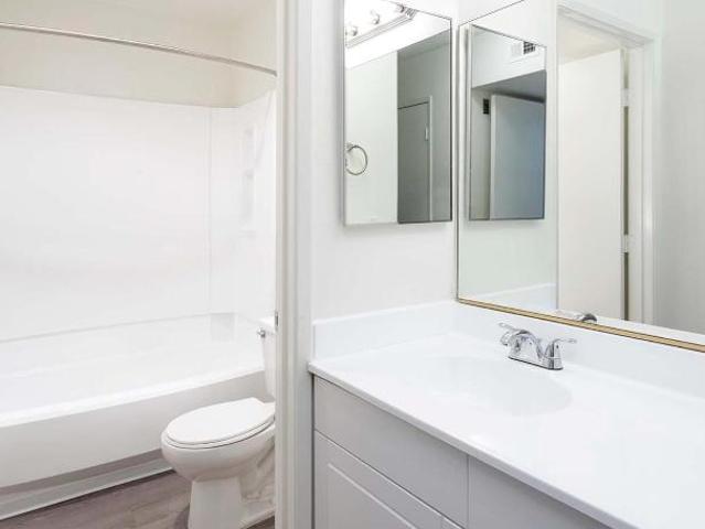 2 Br, 2 bath, Apartment 17821 Lassen St