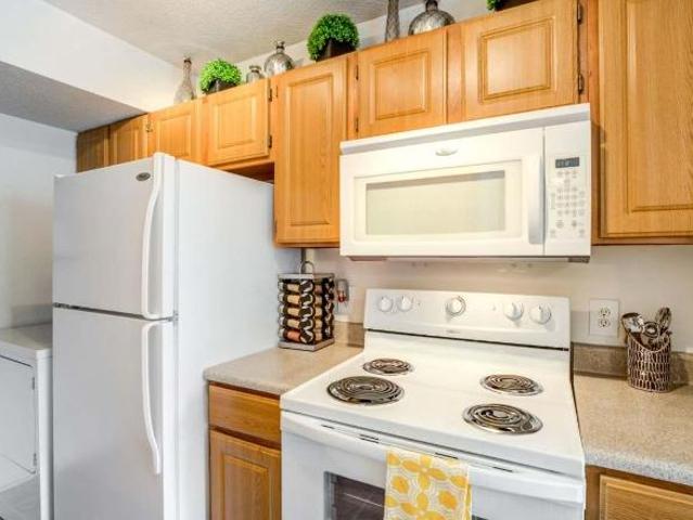 2 Br, 2 bath, Apartment 1700 Eagle Landing Blvd