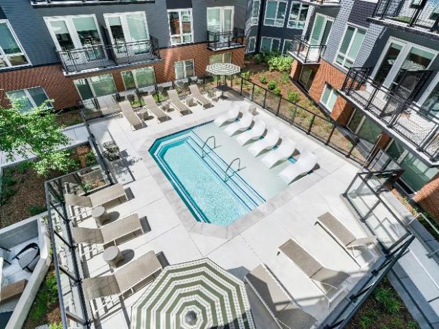2 Br, 2 bath, Apartment 1700 H Street Ne