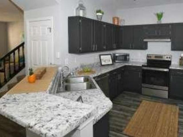 2 Br, 2 bath, Apartment 2200 1st St