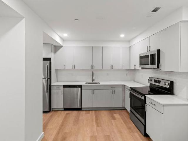2 Br, 2 bath, Apartment 1701 North Front Street