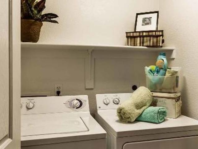 2 Br, 2 bath, Apartment 1720 E Broadway Rd